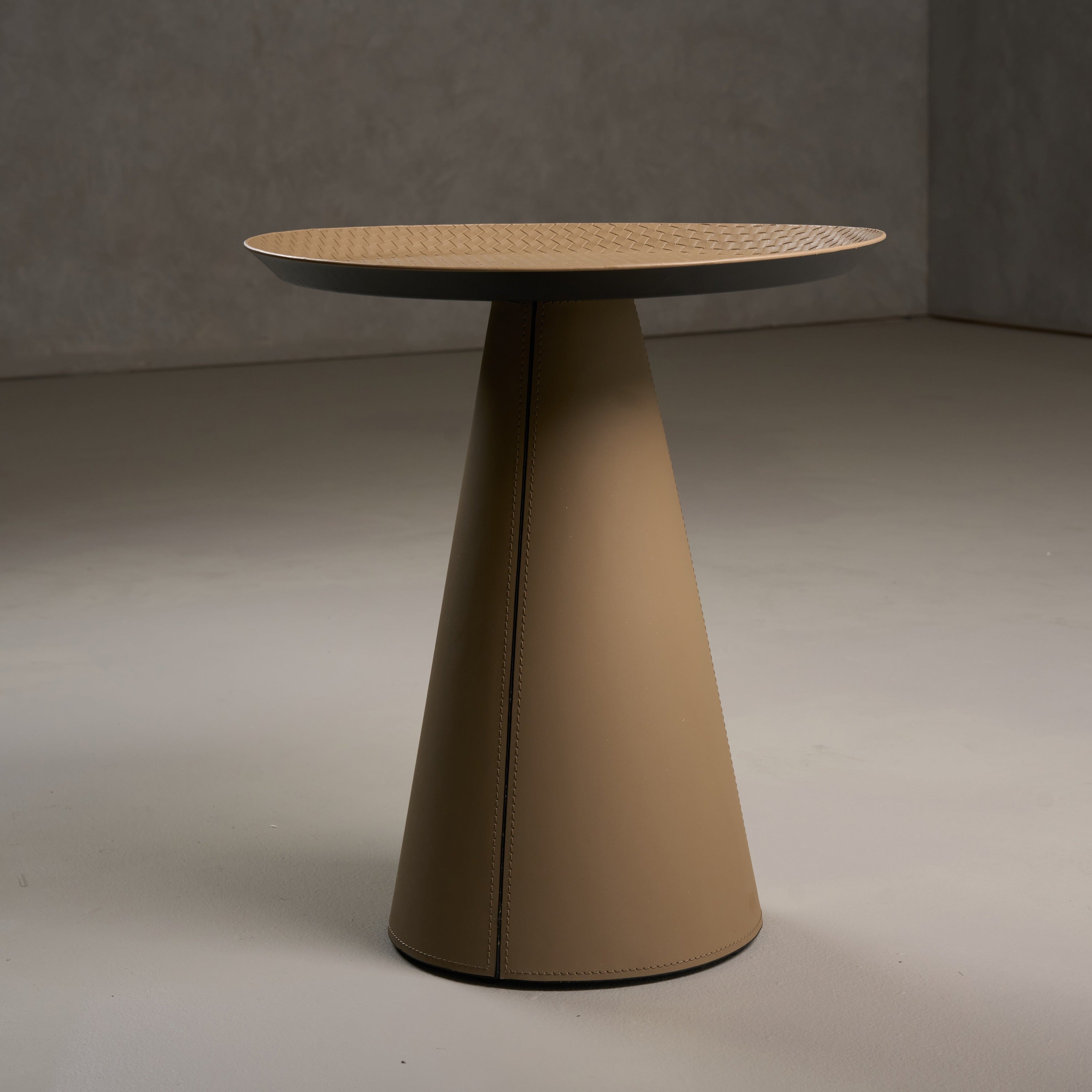 Modrest Mclean - Modern Leather End Table – JR Furnishings